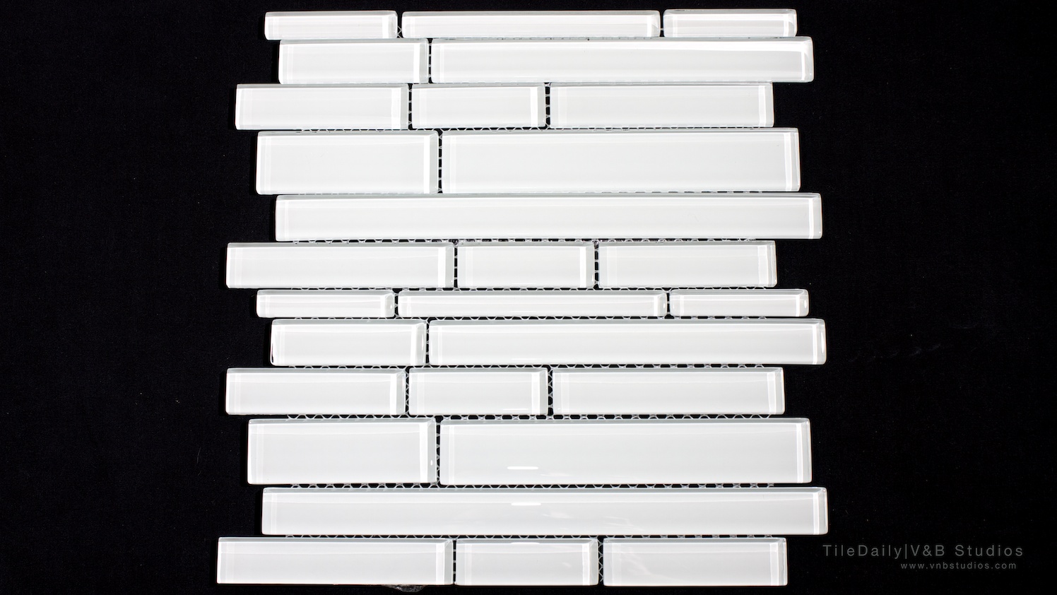Large Random Bars Glass Mosaic, White – tiledaily