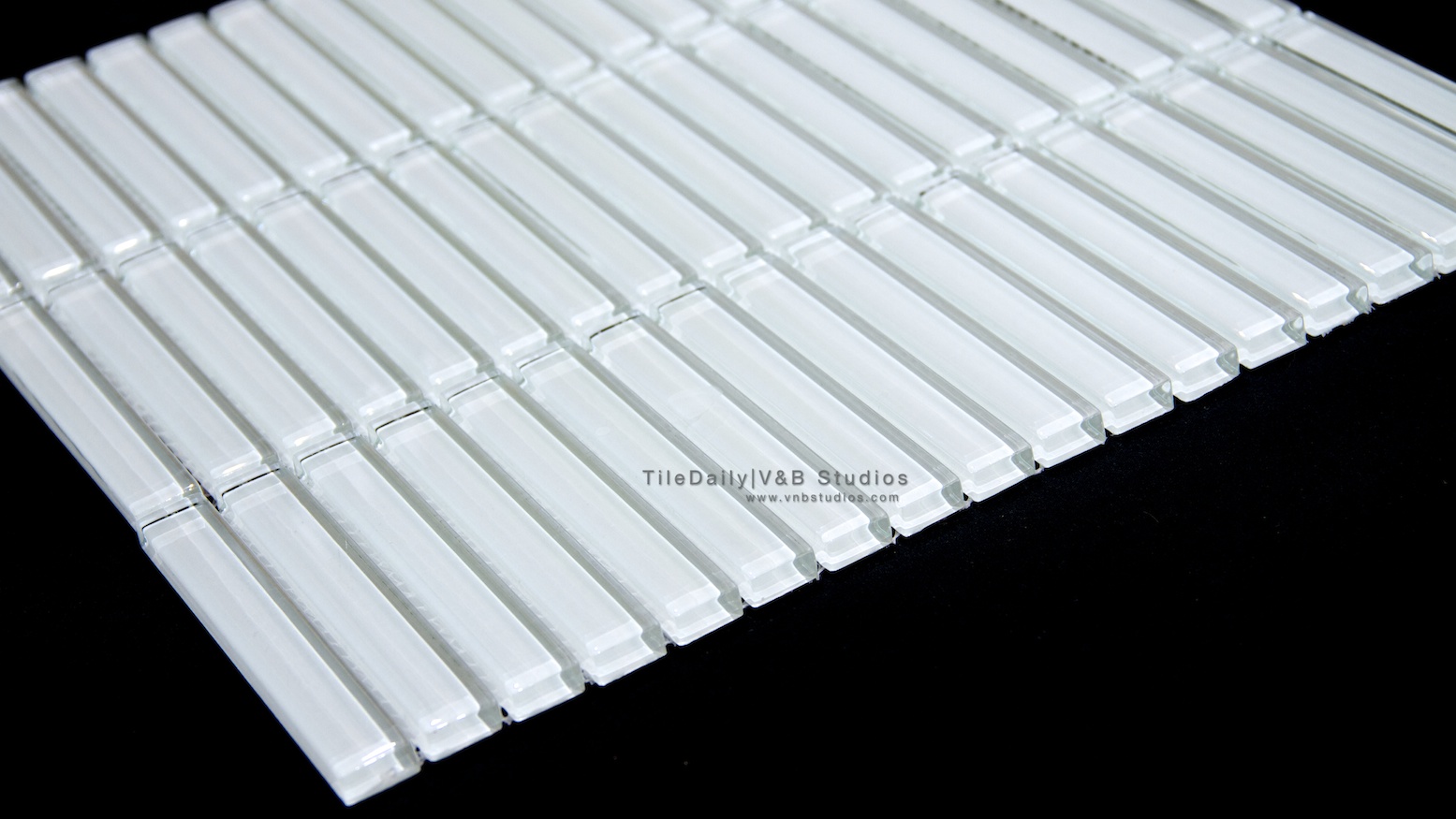 Linear Bars Glass Mosaic, White – tiledaily